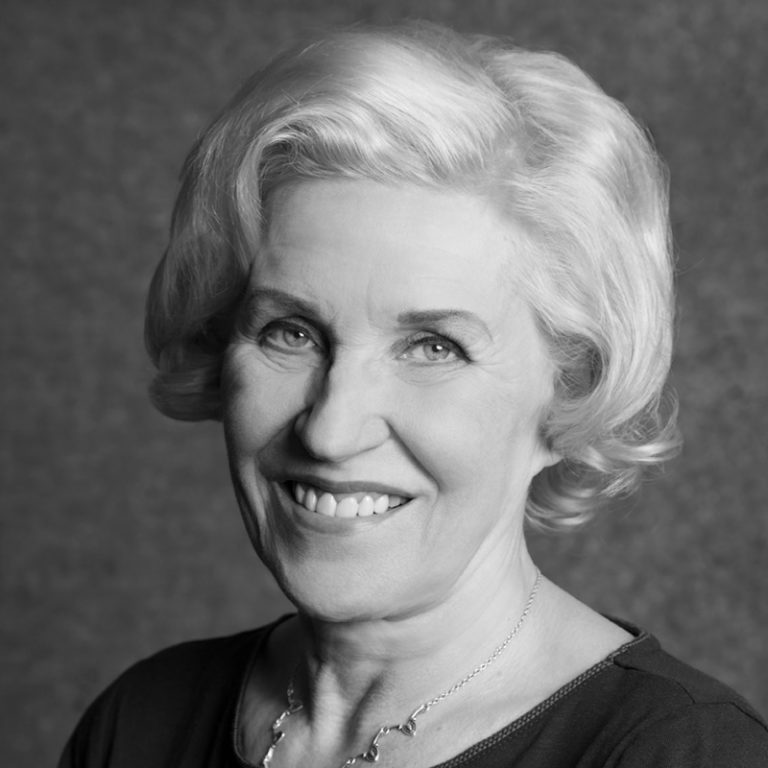 Eija Vilpas – Himoitsen maksaa ja suolakurkkua – Viinilehti