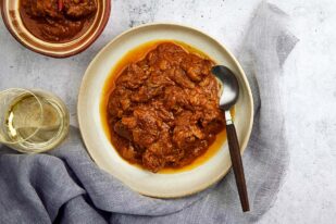 Täyteläinen shiraz ja lämmittävä gulassi – Viinilehti